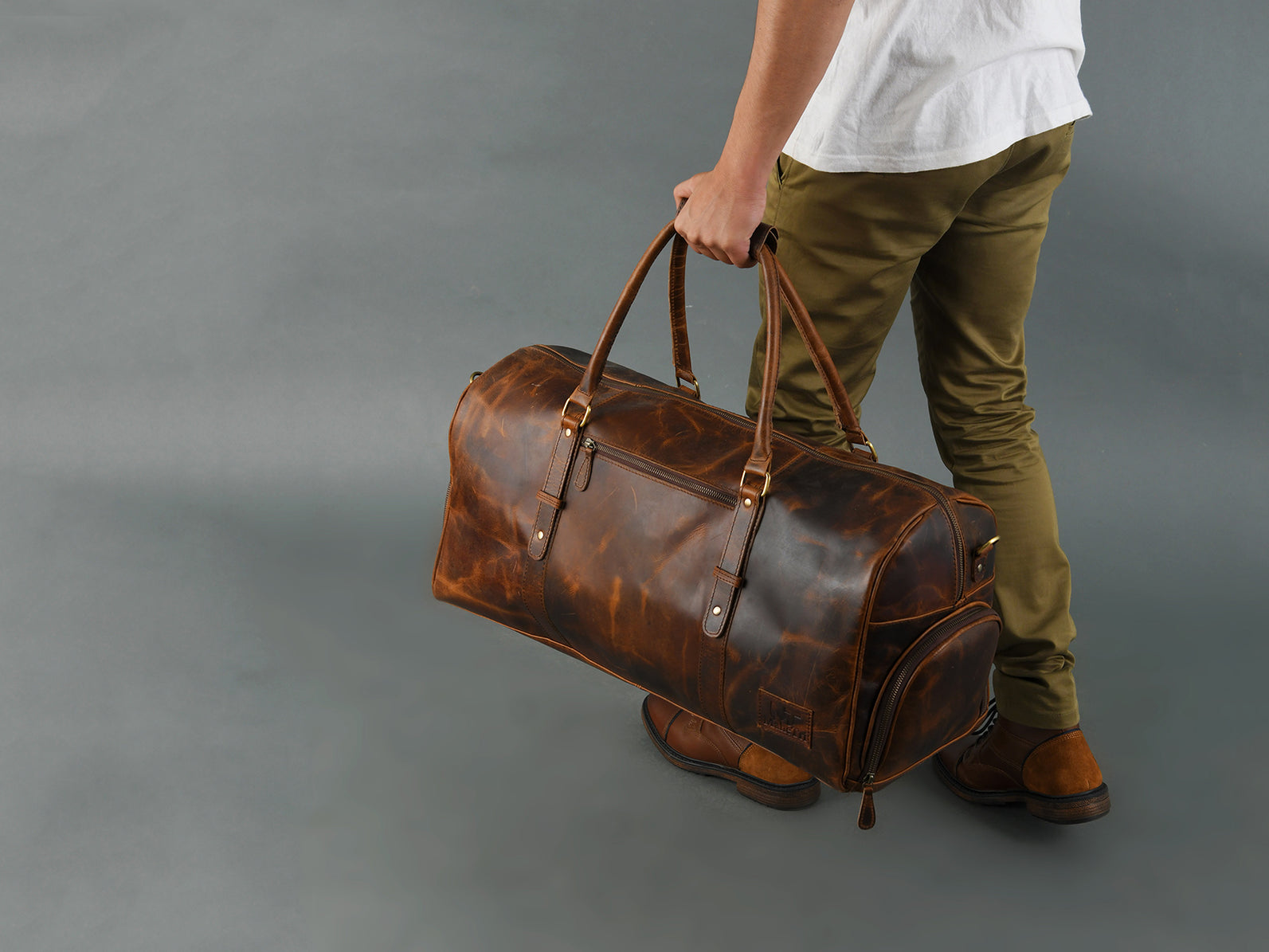 Buy Leather Bags, Jackets, Laptop Bag, Wallets & Men's Belts | MaheTri