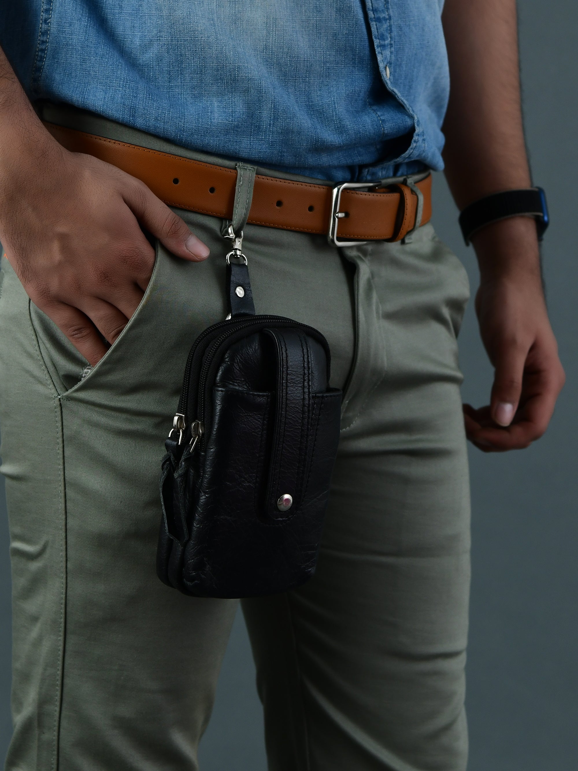 Jet-Set Organizer: Leather Phone Pouch — MaheTri