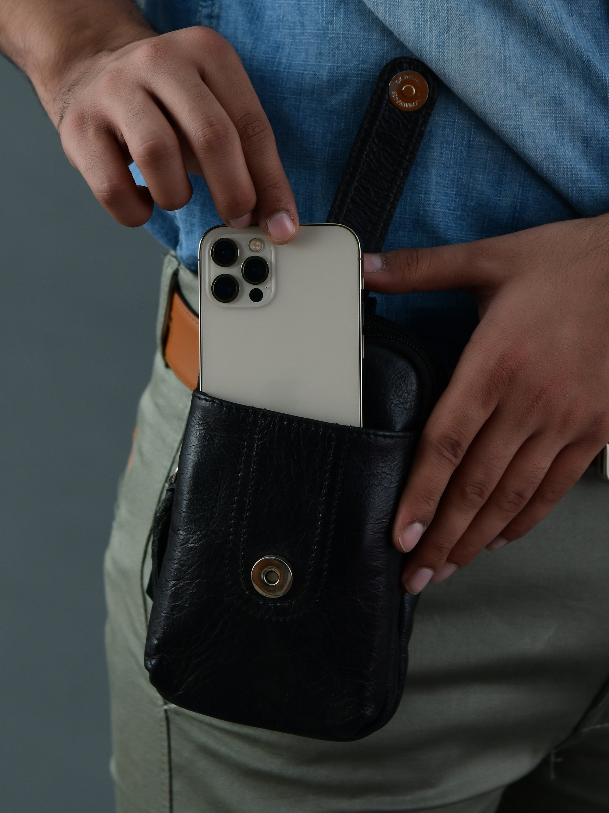 Jet-Set Organizer: Leather Phone Pouch — MaheTri