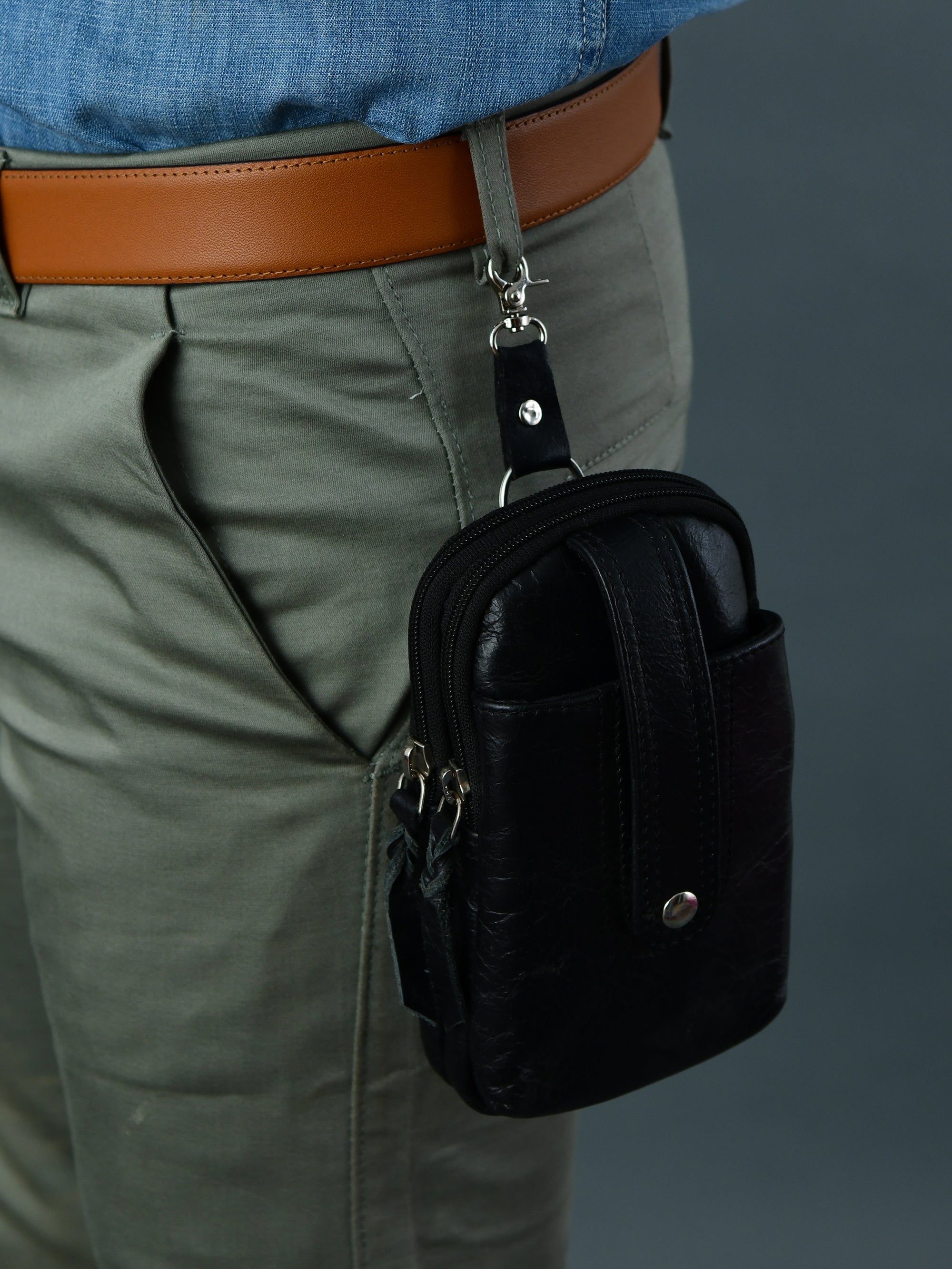 Jet-Set Organizer: Leather Phone Pouch — MaheTri